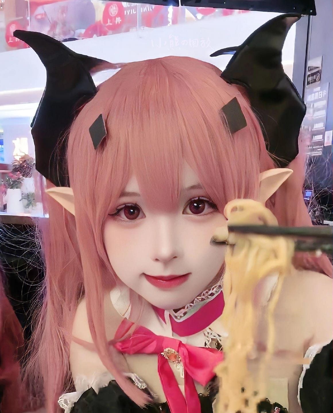 Cosplay Krul Tepes: Shimianxiong’s Adorable Vampire Queen Look ...