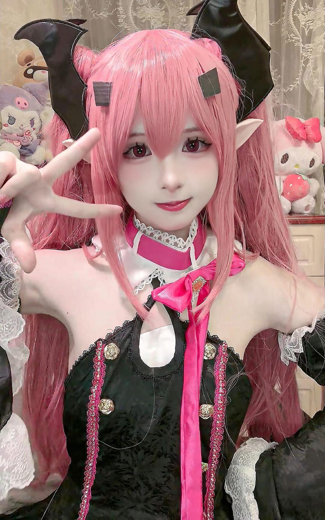 Cosplay Krul Tepes: Shimianxiong’s Adorable Vampire Queen Look ...