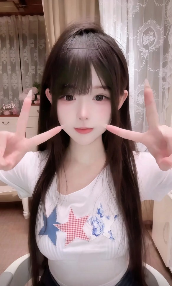 Shimianxiong – The Cute Cosplay Girl Captivating the Internet ...